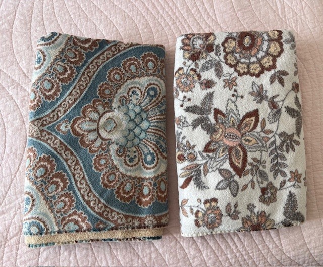 Set Of 2 The Royal Company Karsten Bath Towels Paisley Brazil 100% ...