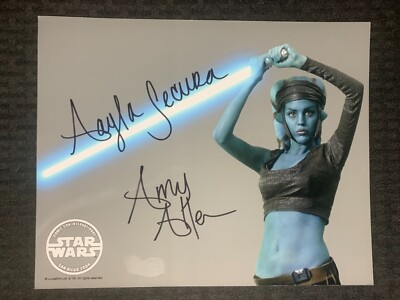 2004 STAR WARS AMY ALLEN w/ Light Saber SIGNED 8x10" w/ COA Aayla ...