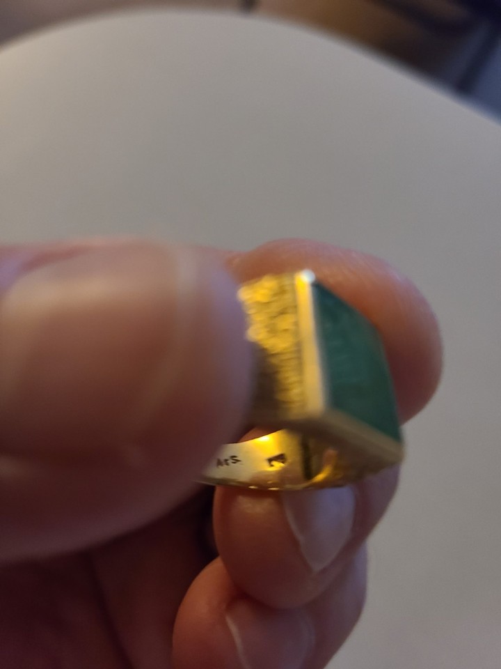 Solid 18 karat gold Jade ring square emerald cut from the 1950's and ...