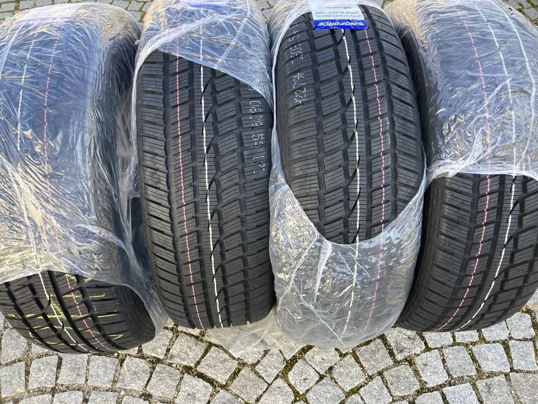 4 x Windforce SnowBlazer UHP Winterreifen 225/45 R18 95V Neureifen ...