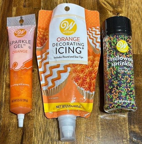 Wilton Halloween Cake Decorating Tips Icing Sprinkles Writing Gel ...
