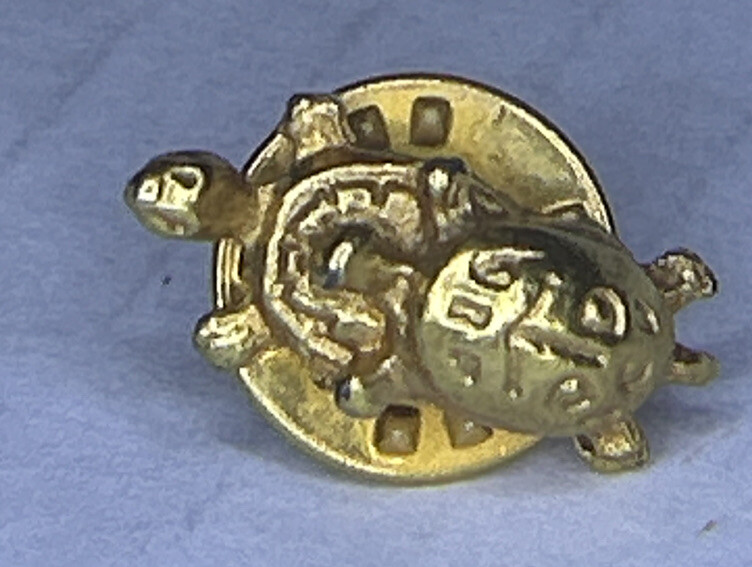 Vintage Mating Turtles Tie Tack/Lapel Pin Gold tone - Gem