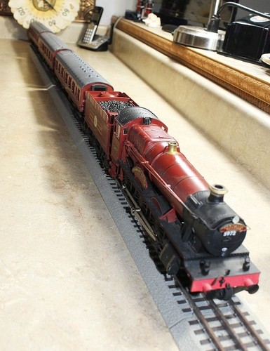 Lionel Hogwarts Express O Gauge Engine Tender Passenger Cars 99720 ...
