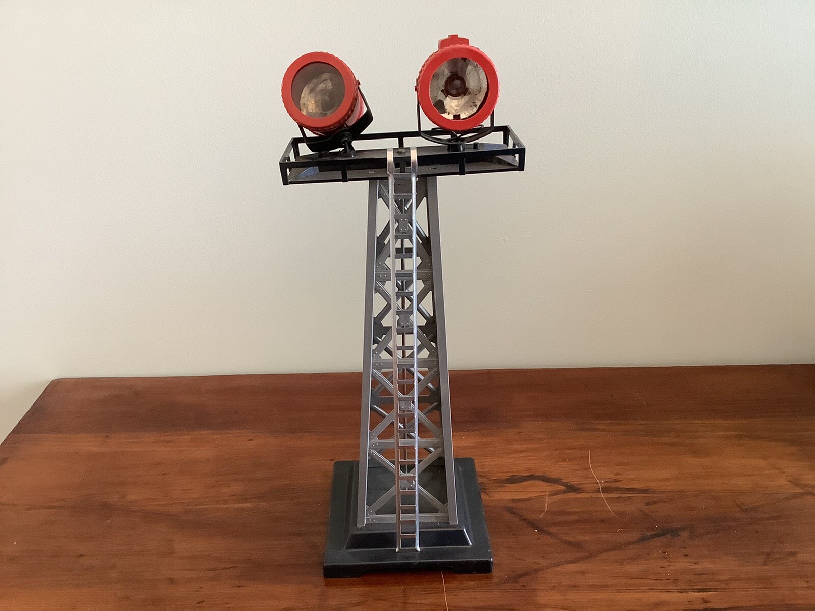 Marx Twin Red Searchlight Floodlight Tower Model Railroad Train Layout ...