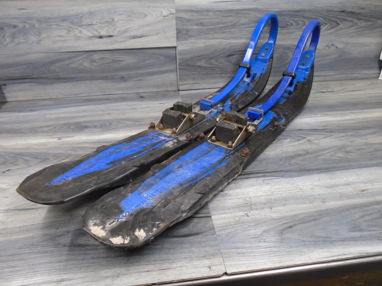 04 2004 Skidoo Summit 800 Rev Snowmobile Suspension Skis Runners Loops ...