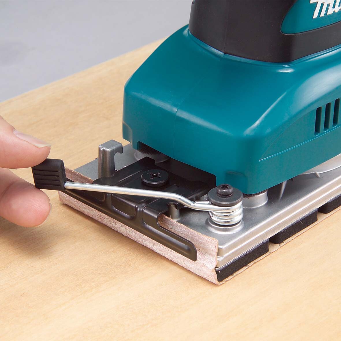 Makita 190W 1/3" Sheet Heavy-duty Orbital Sander with 9 Sanding Papers ...
