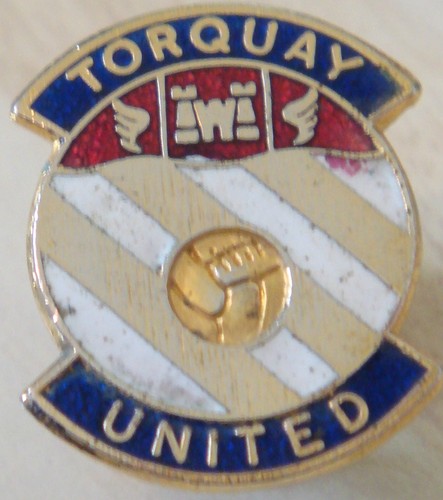 TORQUAY UNITED FC Vintage badge Maker COFFER Brooch pin In gilt 21mm x ...