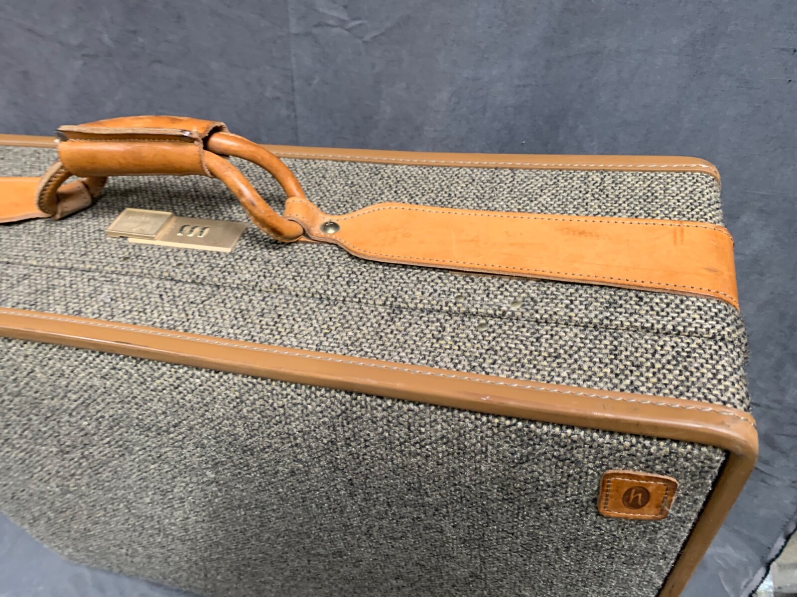 Large Vintage Hartmann Tweed Suitcase With Leather Trim Luggage Case ...