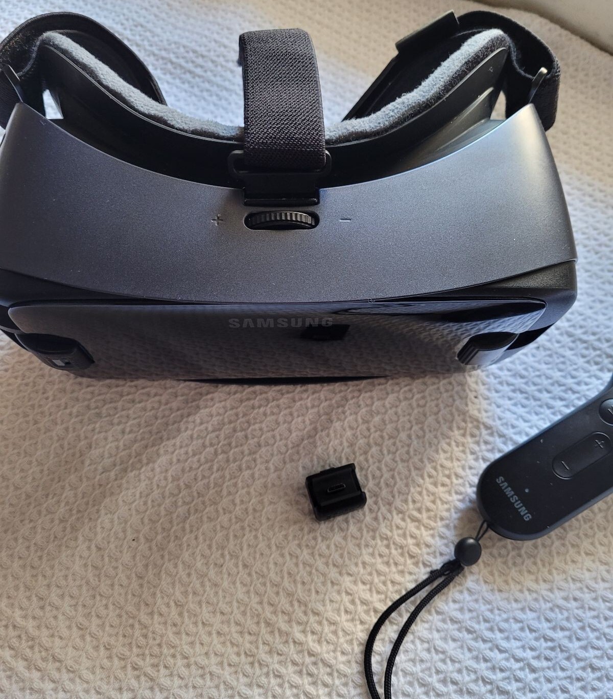 Samsung Gear VR SM-R324 With Controller and Adapter- Powered by Oculus ...