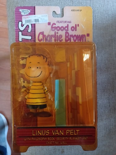 Linus Van Pelt Figure from "Good ol Charlie Brown" Collection | eBay
