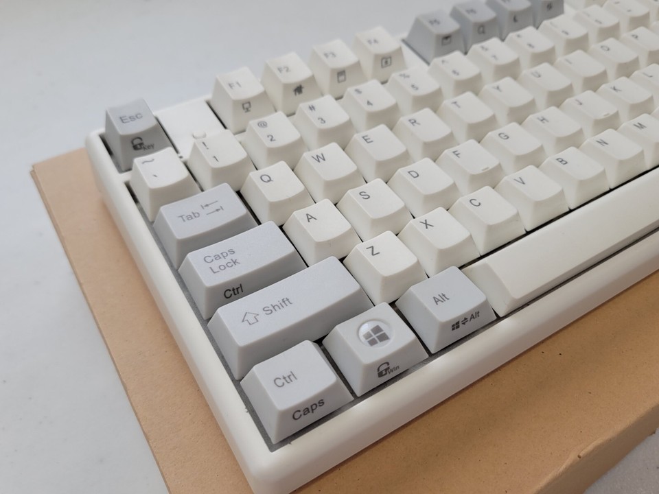 NiZ X108 EC-Bluetooth RGB 35g, White PBT Keycaps, NO wireless dongle ...