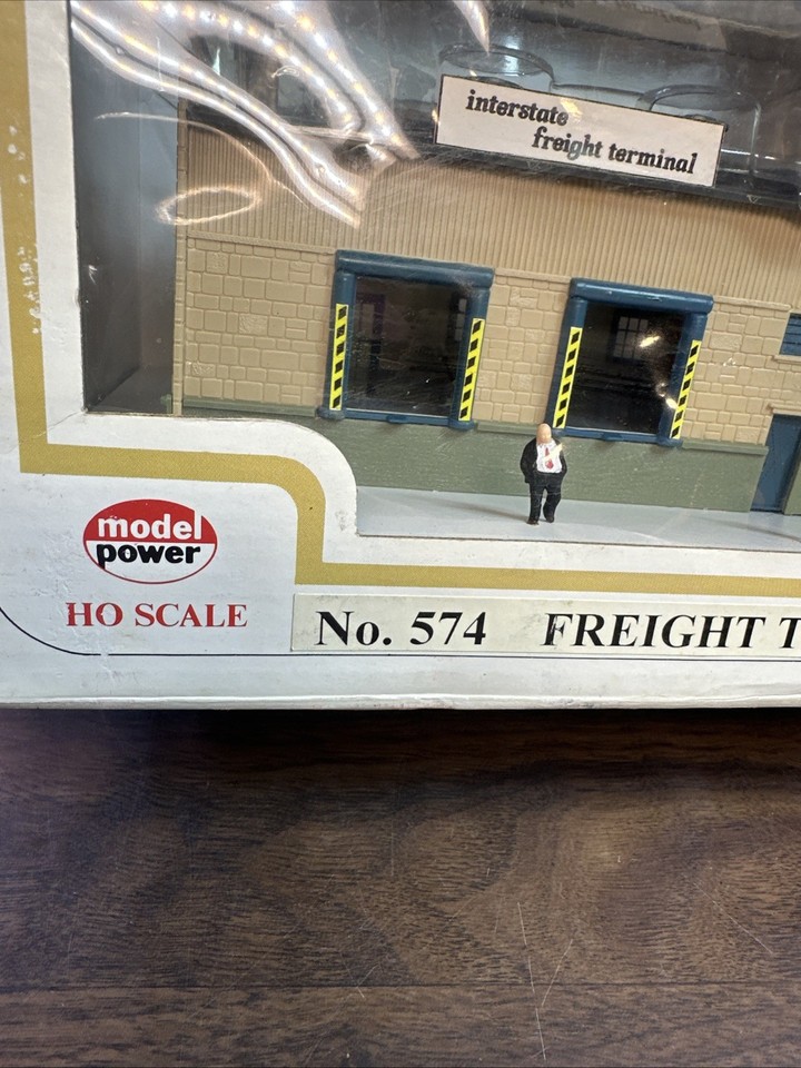Model Power Freight Terminal HO Scale Lighted Handpaintd Figure 574 ...