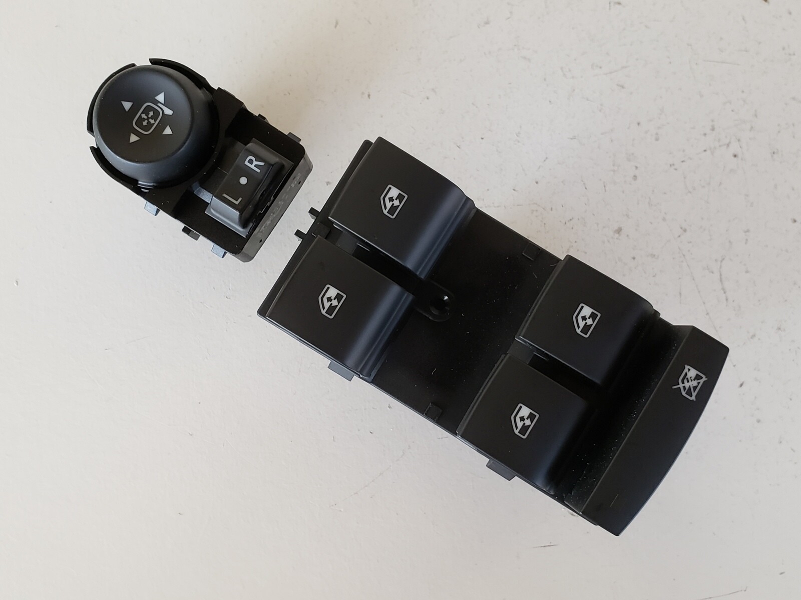 10-17 Chevy Equinox 20917599 Drivers Side Left Master Window & Mirror ...