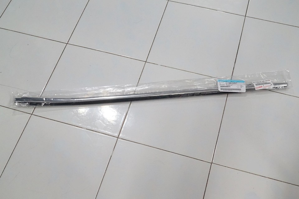 68210-0k070 TOYOTA HILUX REVO 2015-19 WINDOW WEATHER STRIP | eBay
