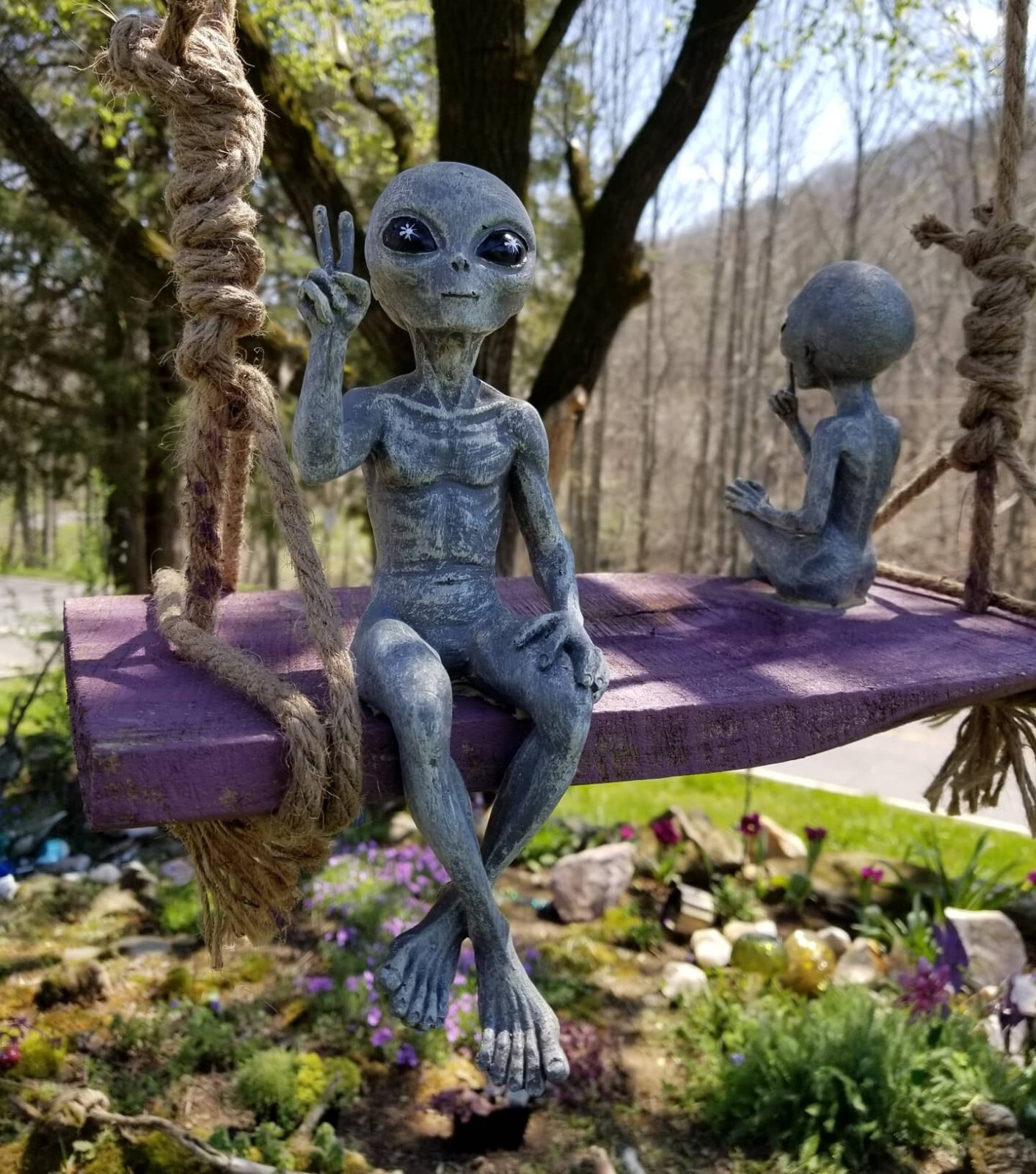 2pc Peace & Quiet Sitting Alien Figurine UFO Roswell Area 51 Garden ...