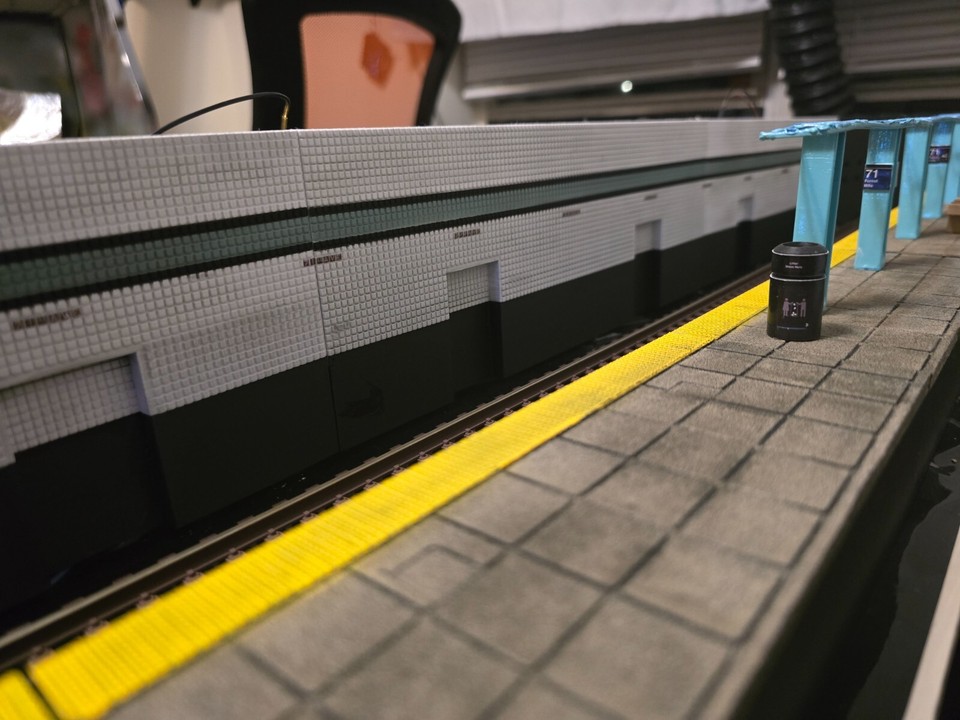 NYC MTA subway station set pillars signs trash can Bench O scale Mth or ...