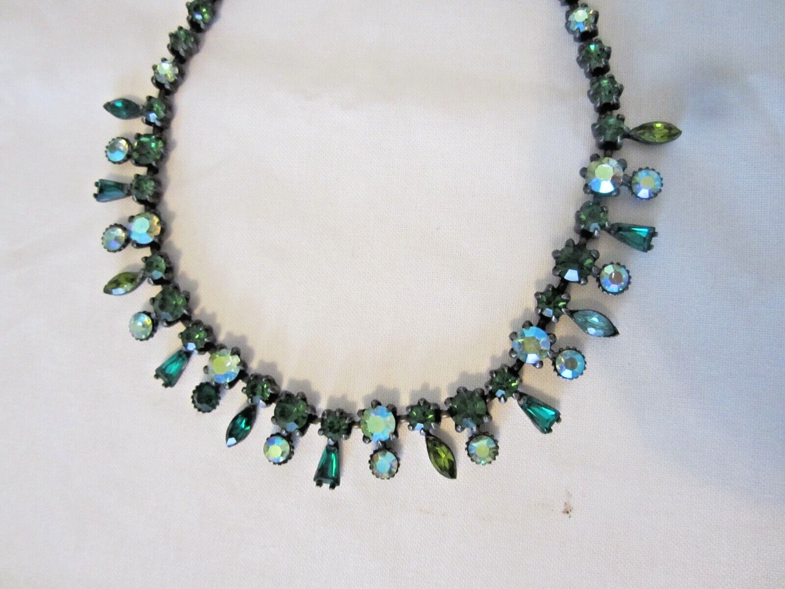 Art Deco Green Sparkly Paste Stones Necklace - Gem