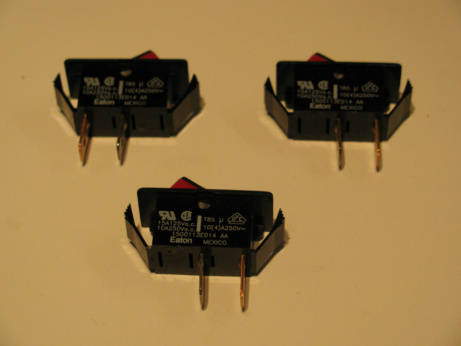 3 Eaton Rocker SWITCHES 1500113E014 AA. 125vac 15 amp. 250vac 10 amp 10 ...