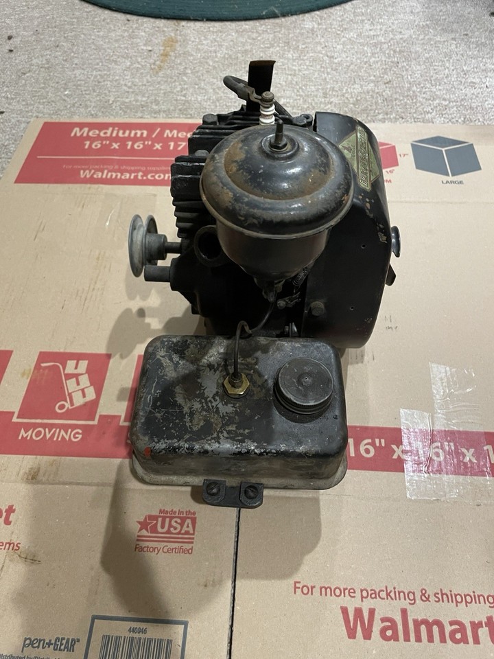 Antique Rope Start WI Briggs Stratton Aircooled Gas Engine Scooter ...