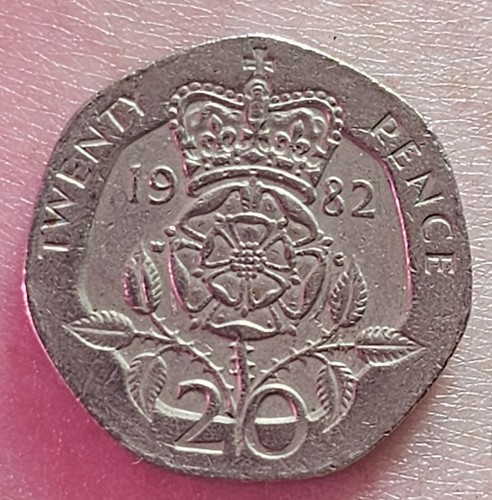 Rare 20p (1982) collectable coin- Elizabeth || English Rose :1982 20p ...