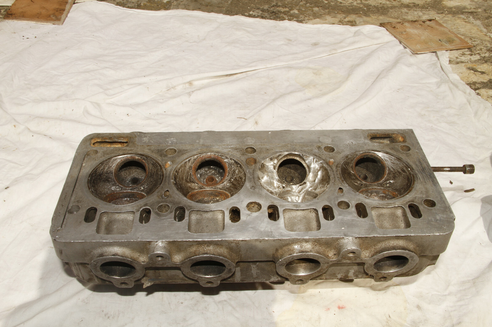 Culasse Renault 8 Gordini, grosses soupapes, sièges/guides acier (casse ...
