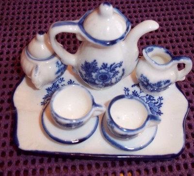 VINTAGE....LOT OF 10PCS...CERAMIC, BLUE FLOWERS....MINIATURE TEA SET ...