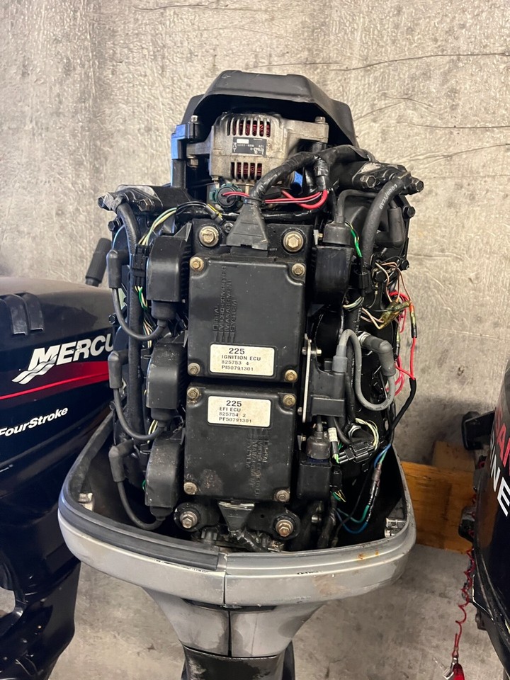 ~1996 Mariner Mercury 225 hp EFI 2-Stroke 25" Outboard Boat Motor ...