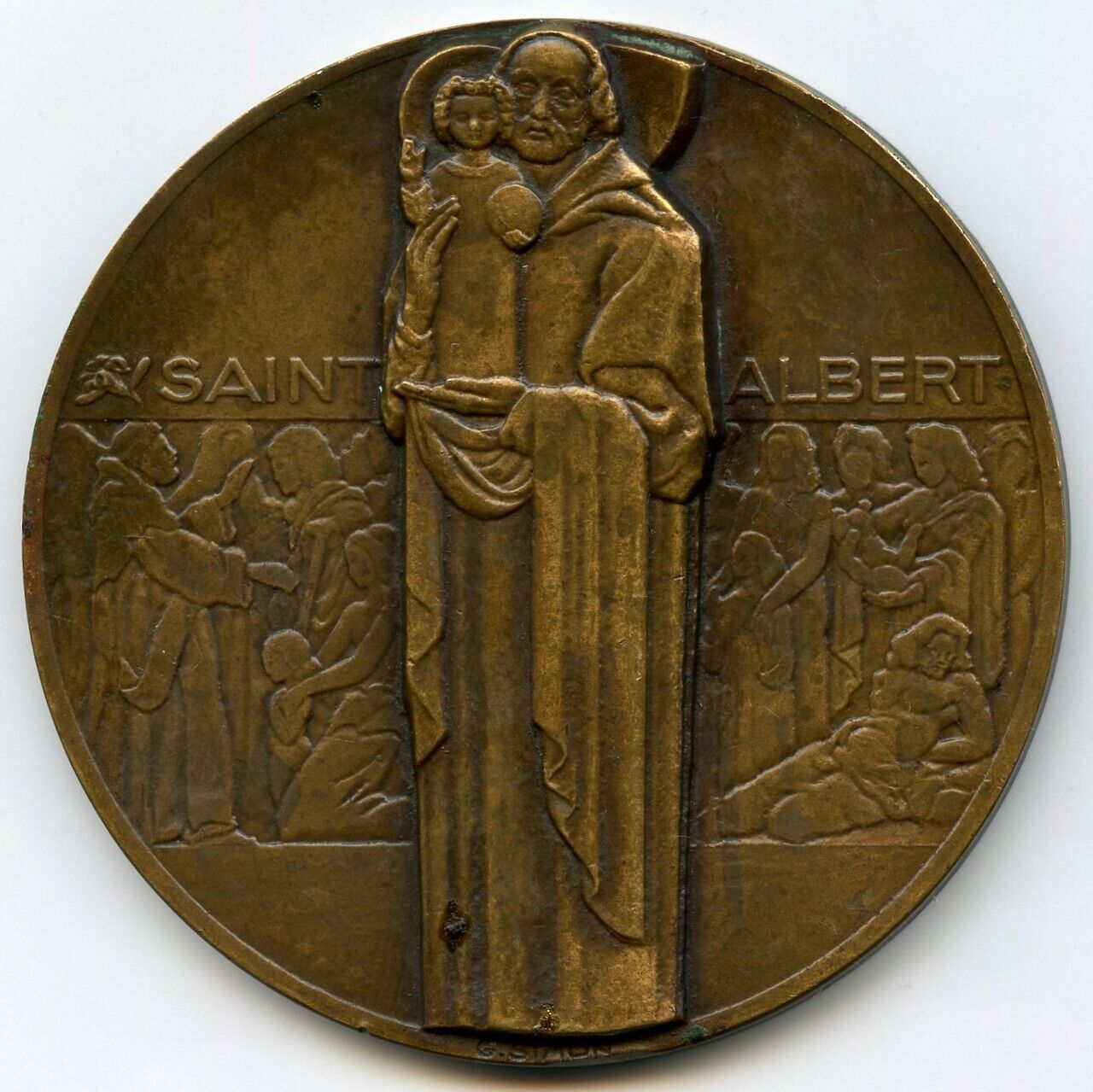 FRANCE SAINT ALBERT TENANT LA MÉDAILLE DE BRONZE DE L'ENFANT JÉSUS PAR ...