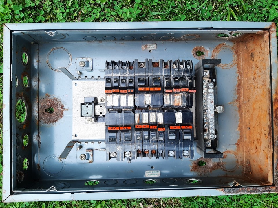Federal Pacific Panel Box Circuit Breakers 125 Amp Single Phase ...