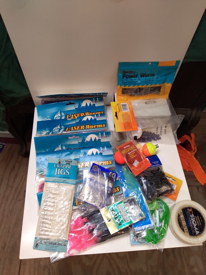 Large PLANO Phantom Pro Fishing Tackle Box over 100 lures and 200 worms ...