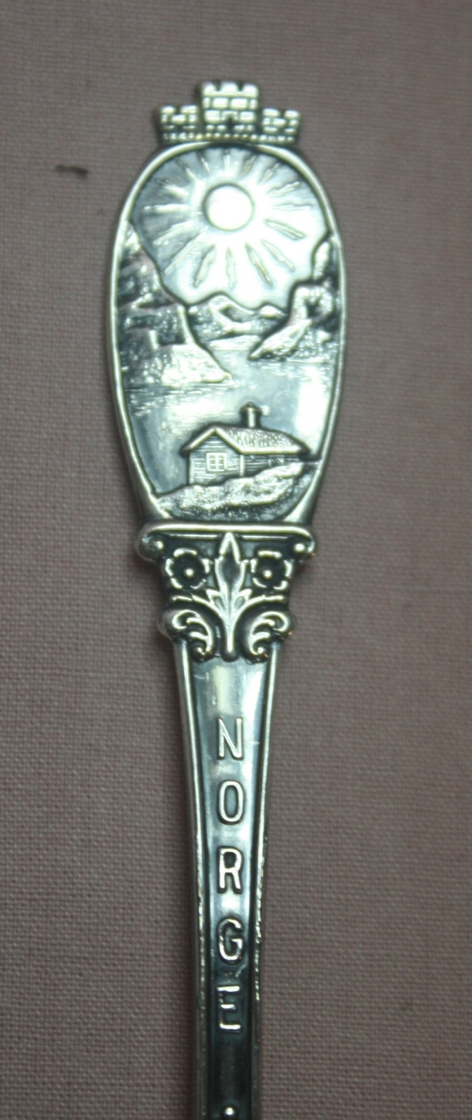 VINTAGE NORGE NORWAY SILVER ? BRYNE 60 GR. HS SUN COTTAGE SOUVENIR ...