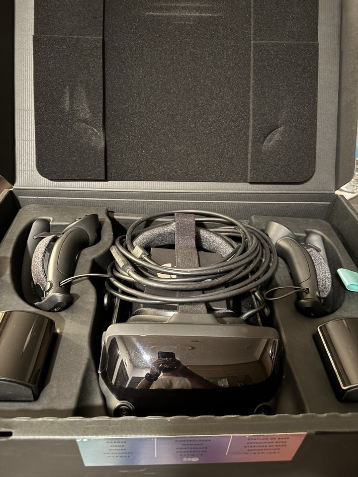 Valve Index VR Kit VR Gaming System Bundle with Vive Tracker 2.0 | eBay