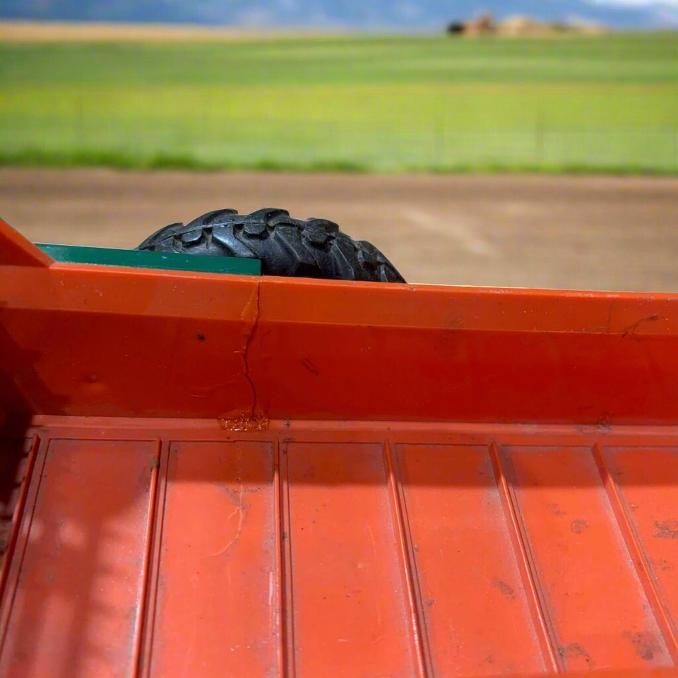 Vintage Topping Models, New Idea, Manure Spreader, 1:16 Scale, Plastic ...