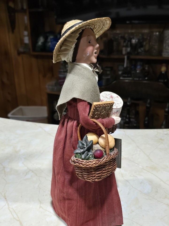 Byers Choice “To Market We Go” Woman – Colonial Williamsburg Caroler ...