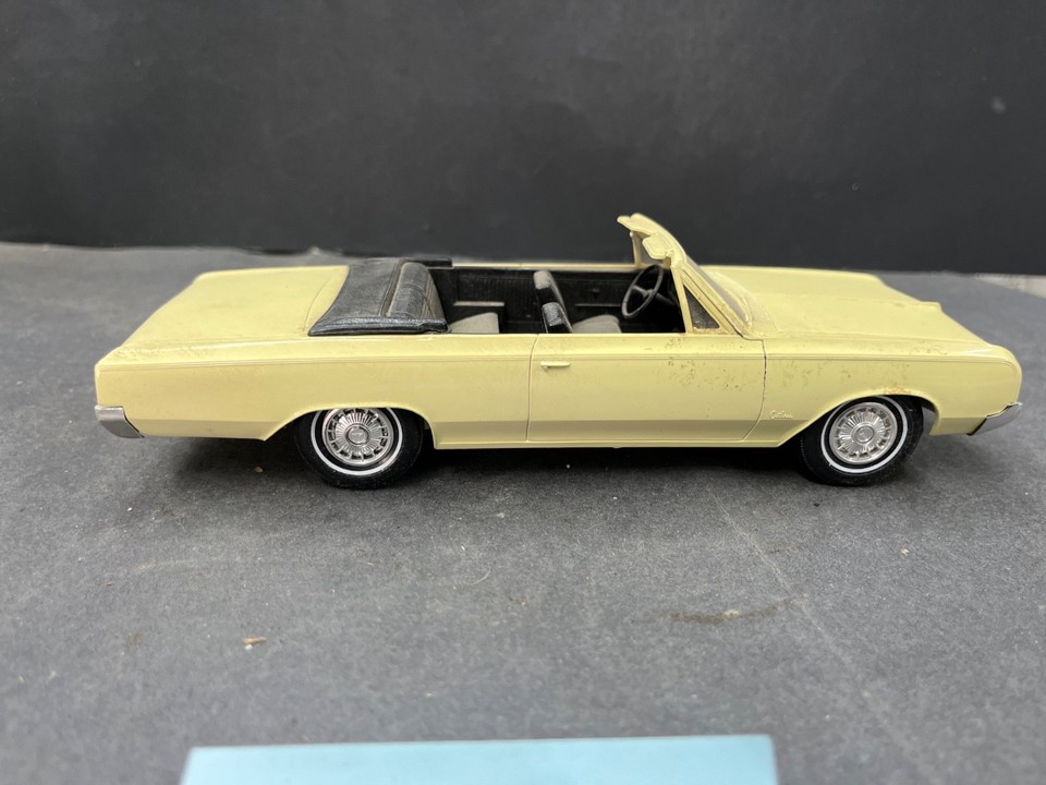 C13 AMT 1964 Oldsmobile Cutlass Convertible vintage Promo model 1/25 ...