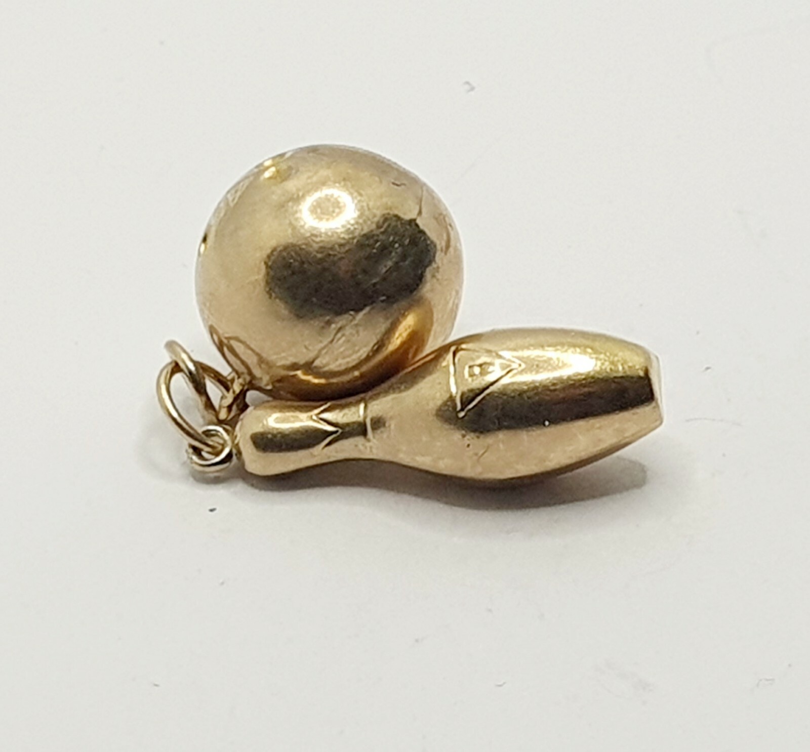 9ct Yellow Gold Bowling Pin/Skittle and Ball Puff Cha… - Gem