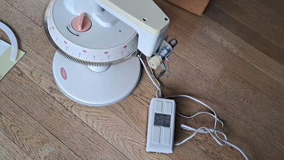 Knitting machine dial linking machine Kururu DL1000 Beautiful ...