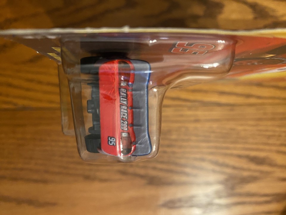 DISNEY PIXAR CARS - RACE & RESCUE - LIGHTNING MCQUEEN & CHICK HICKS ...