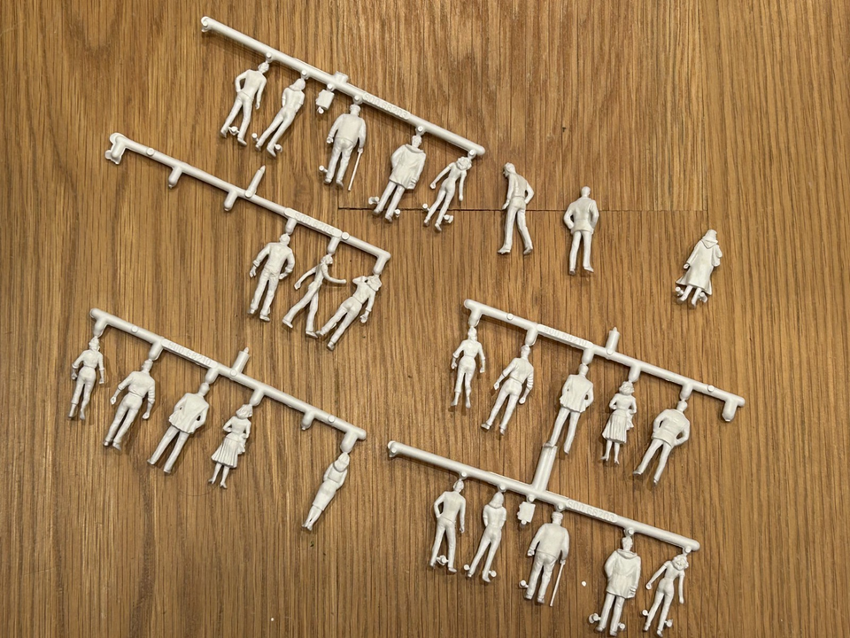 Preiser 65601 O Scale Unpainted Figure Set - Passers-By - Expanded to ...