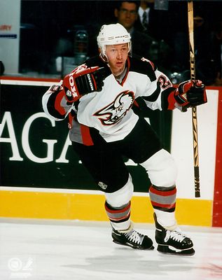 Derek Plante Buffalo Sabres Licensed Unsigned Glossy 8x10 Photo NHL (A ...