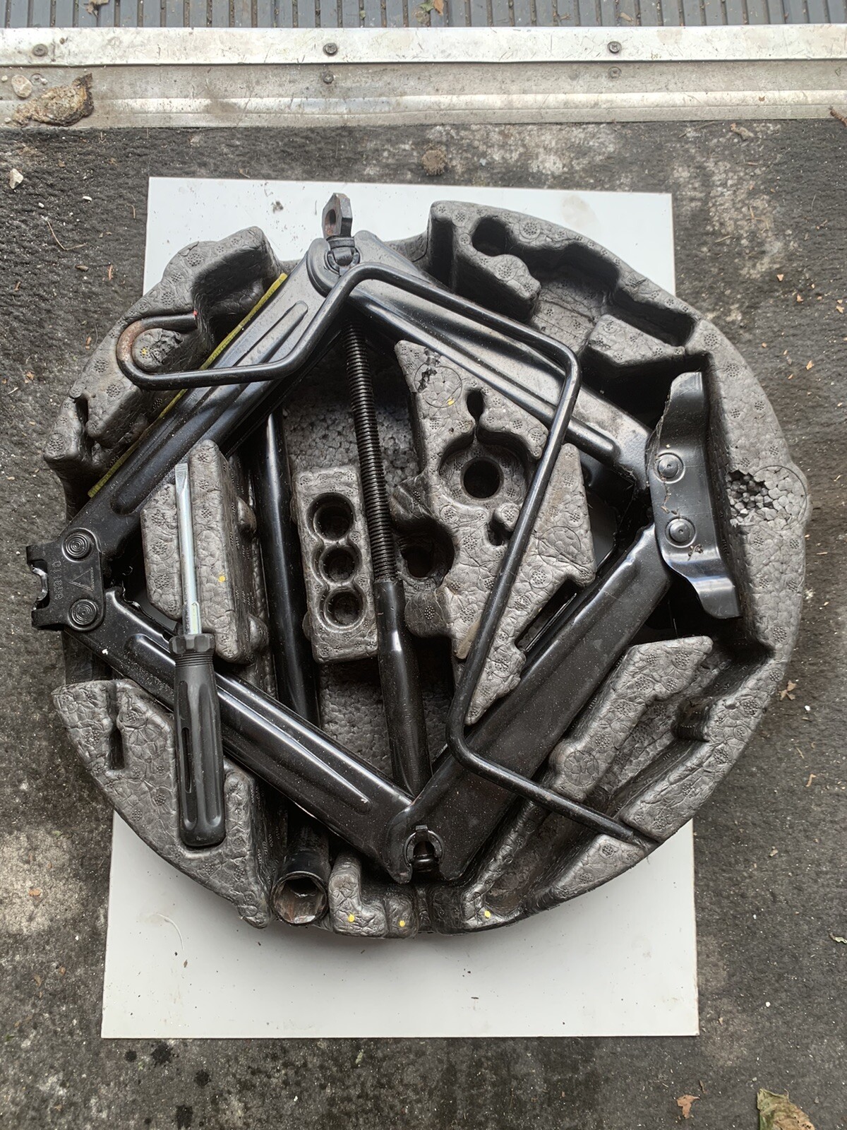 Vauxhall Vectra C / Astra H spare wheel jack tool kit (set)- 13500010 ...