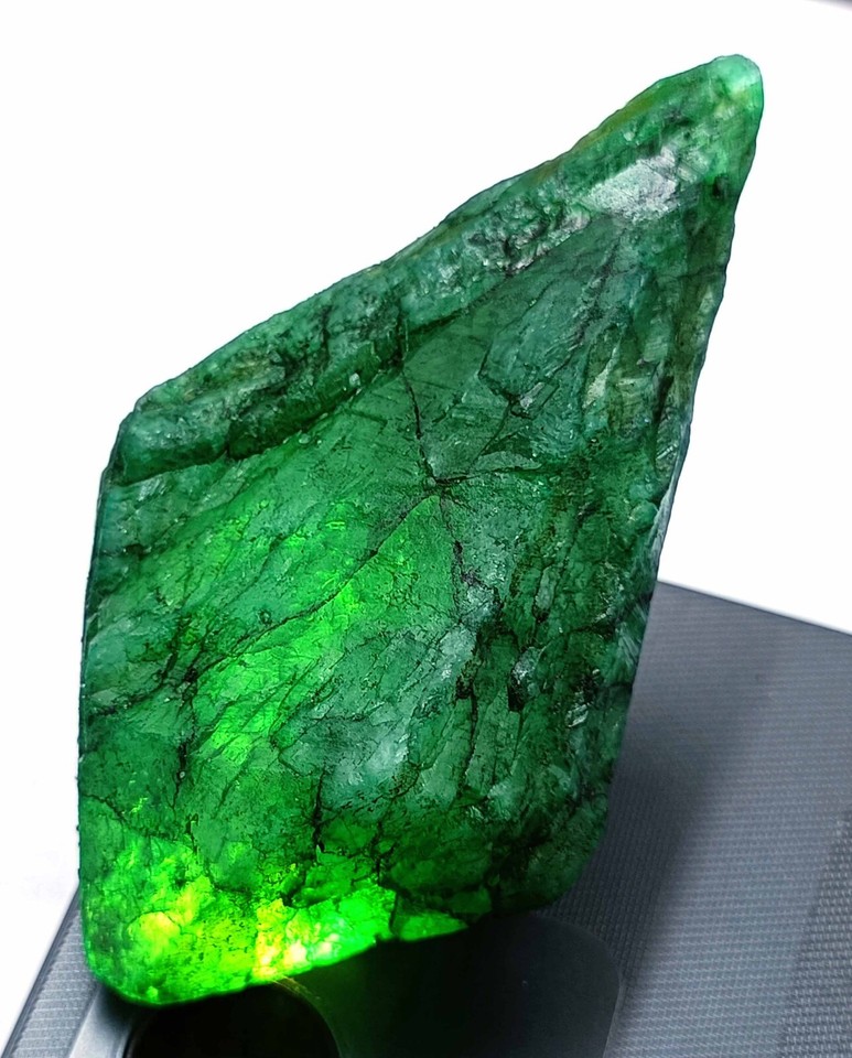 DYED 620 CT NATURAL GREEN EMERALD TRANSLUCENT ROUGH EGL CERTIFIED ...