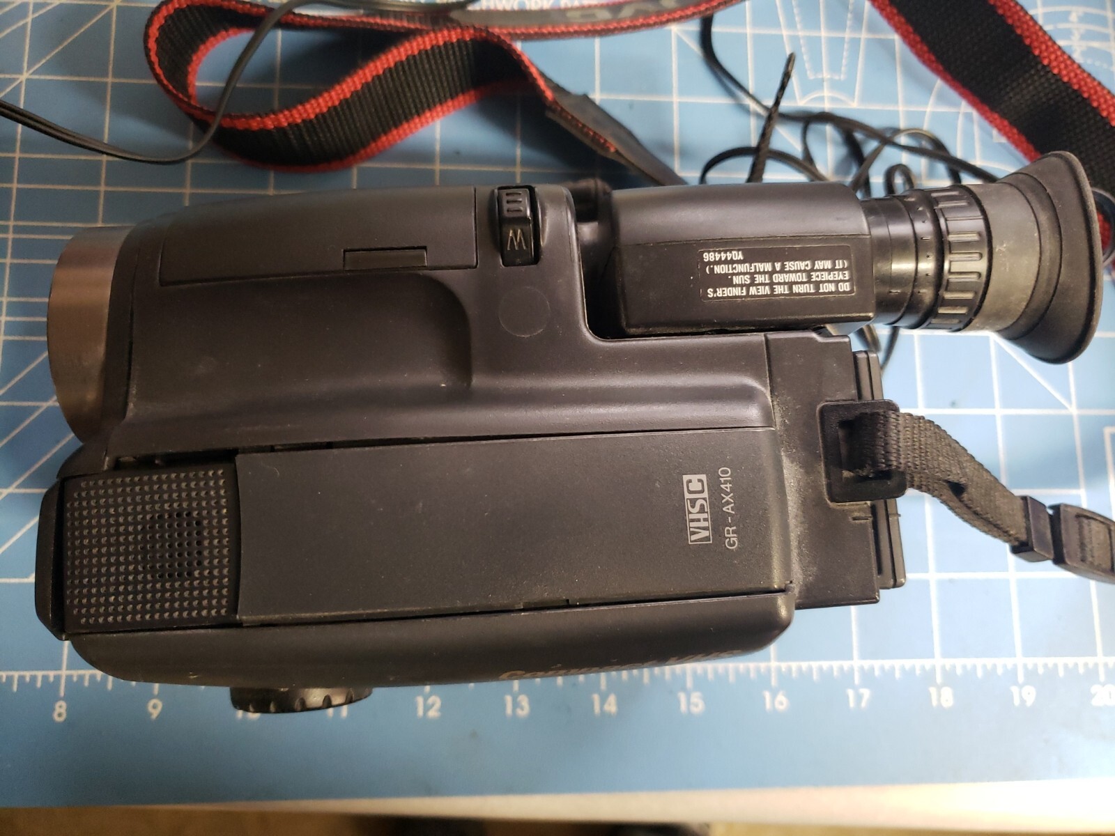 JVC GR-AX410U Compact VHS Camcorder Powers On 1996 | eBay