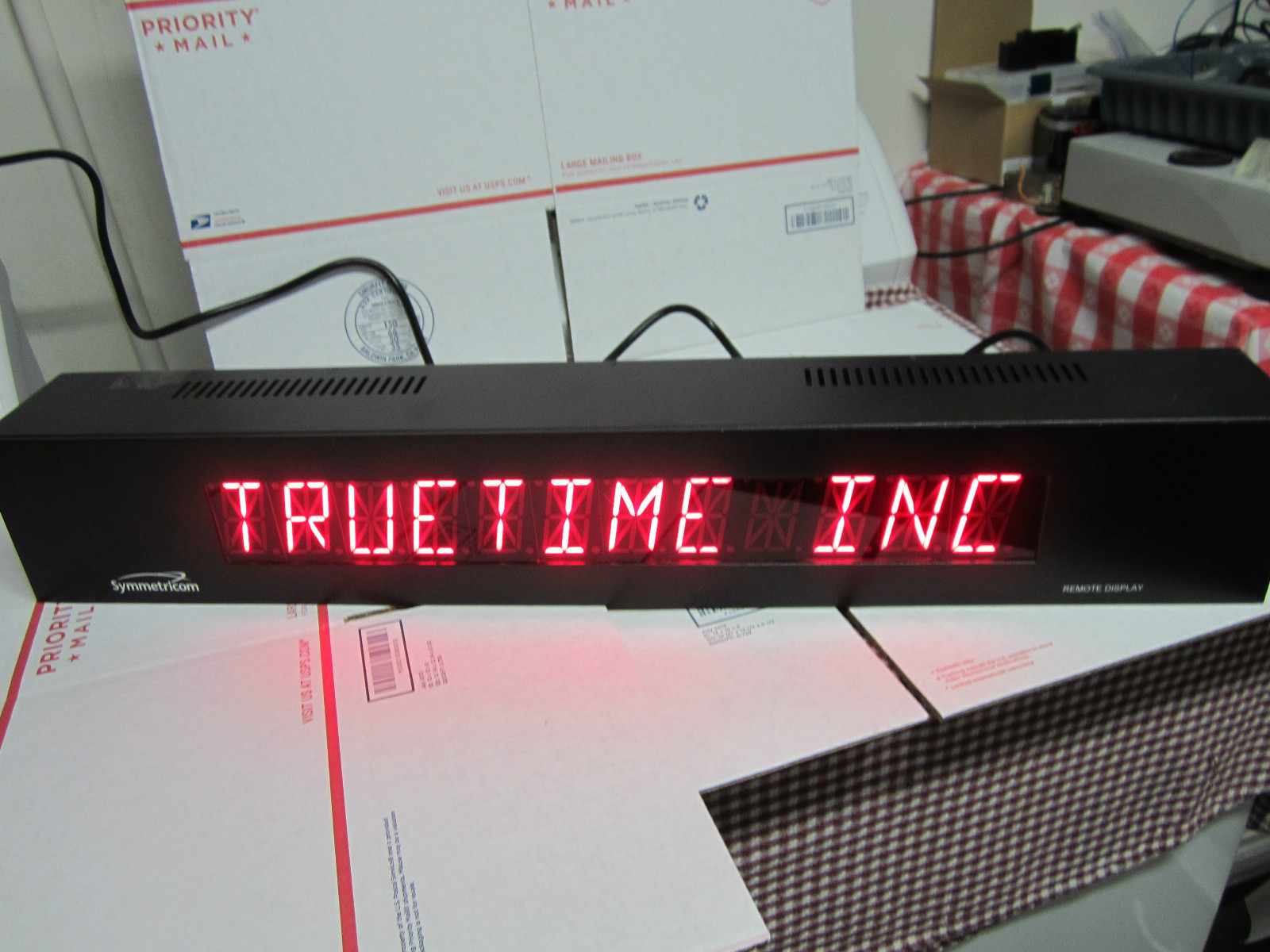 SYMMETRICOM DISPLAY TRUETIME FOR FREQUENCY STANDARD CLOCK | eBay