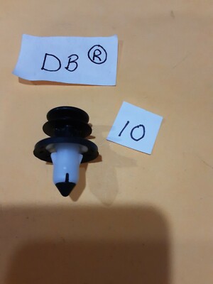 10 OEM Door panel retainers part number 6510359AA Wrangler,Pacifica ...