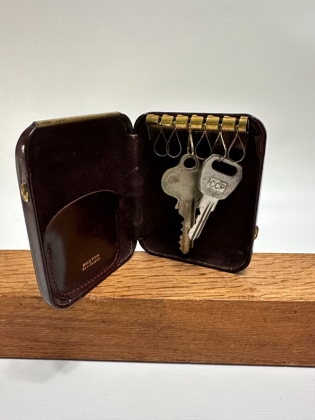 Vintage Buxton Key-Tainer, Brown Leather 6 Key Holder… - Gem