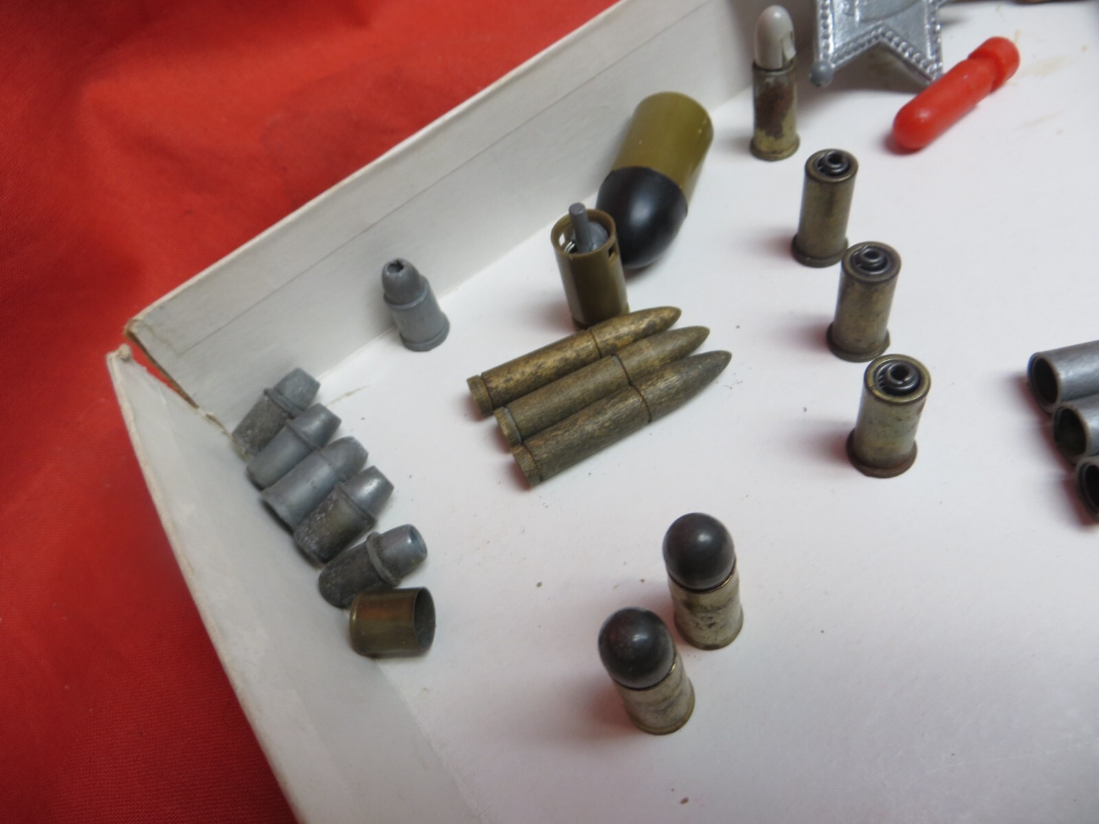 VINTAGE LOT OF MISCELLANEOUS CAP GUN BULLETS/PIECES: HUBLEY MATTEL, 007 ...
