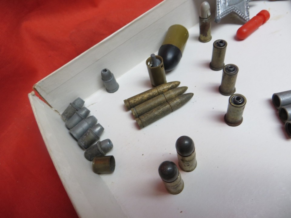 VINTAGE LOT OF MISCELLANEOUS CAP GUN BULLETS/PIECES: HUBLEY MATTEL, 007 ...