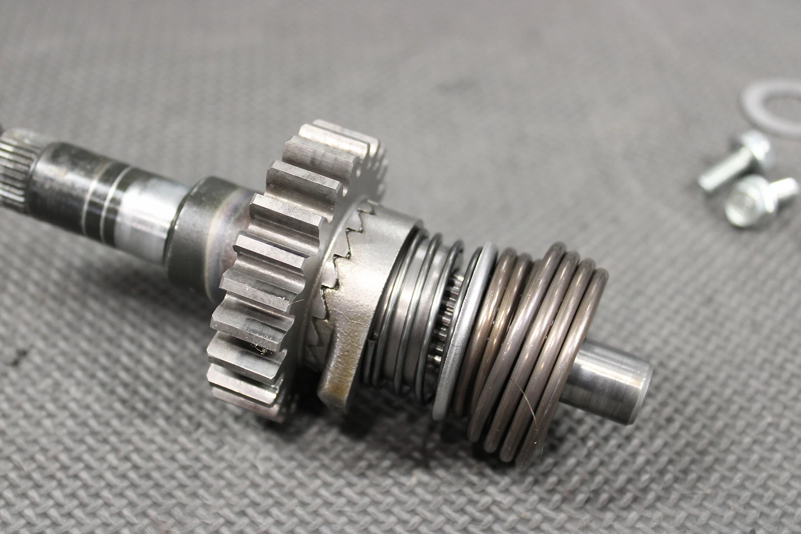 2001 HONDA XR250R OEM KICKSTART KICK START SHAFT W IDLER GEAR 28211-KCE-670