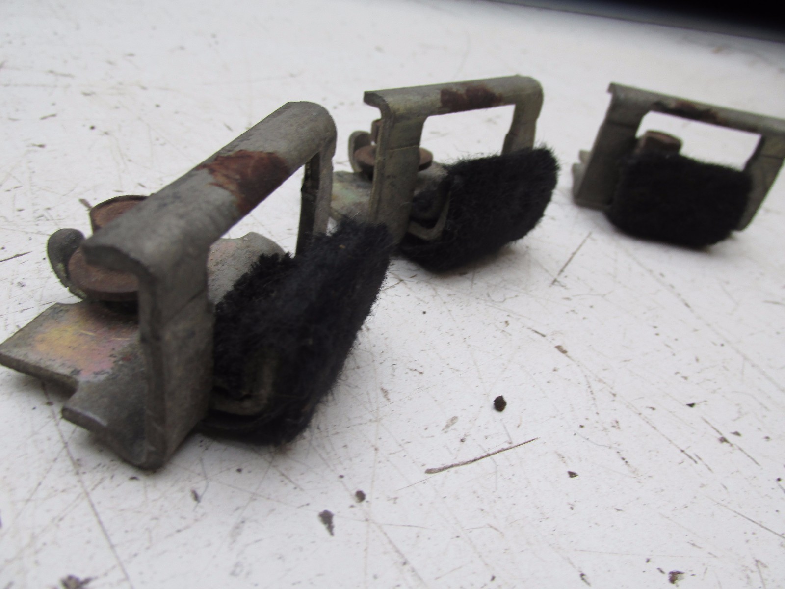 70-81 CAMARO FIREBIRD SIDE WINDOW FELT GUIDES / BRACKET SET OF 3 PASS ...